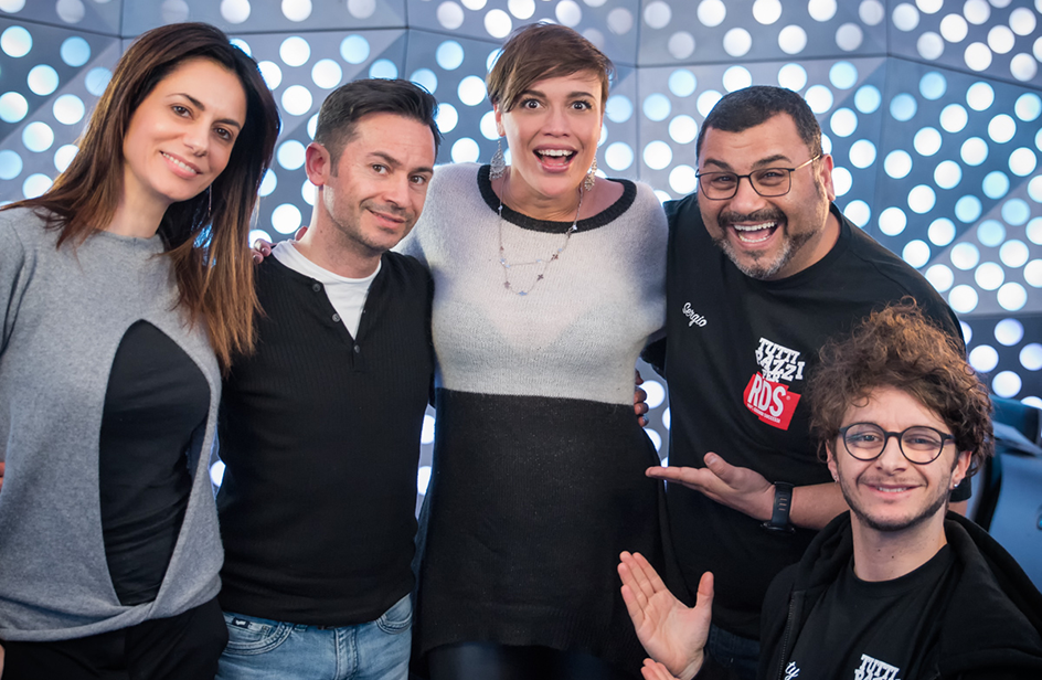 A Tutti Pazzi per RDS lo scherzo a Luca Lionello con Roberta Giarrusso ... A Tutti Pazzi per RDS lo scherzo a Luca Lionello con Roberta Giarrusso ...